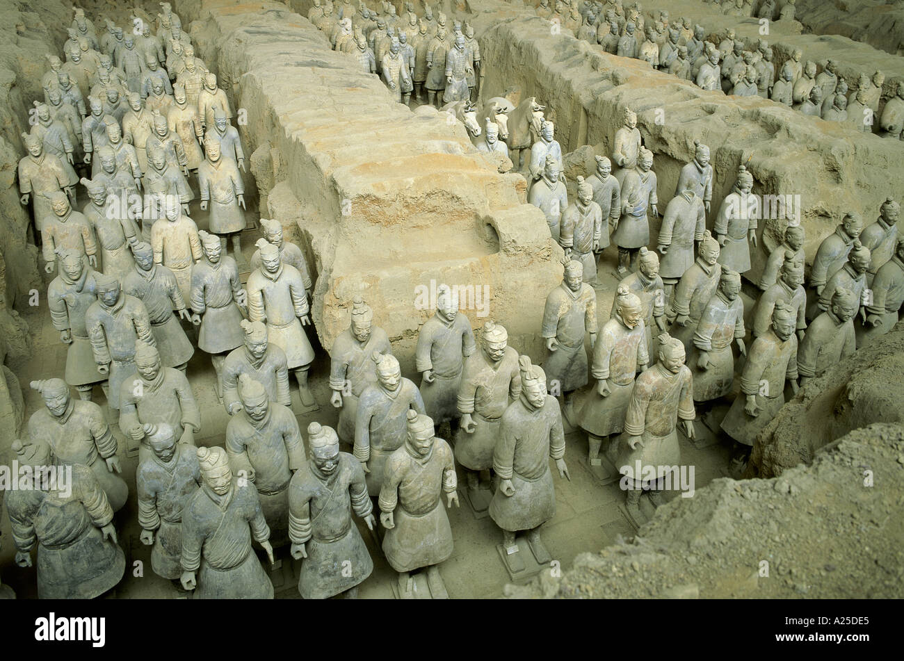 ROWS OF TERRACOTTA WARRIORS Stock Photo - Alamy