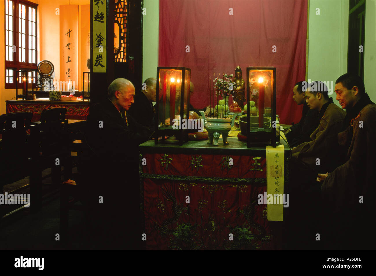 BUDDHIST MONKS SITTING AROUND A TABLE Stock Photo - Alamy