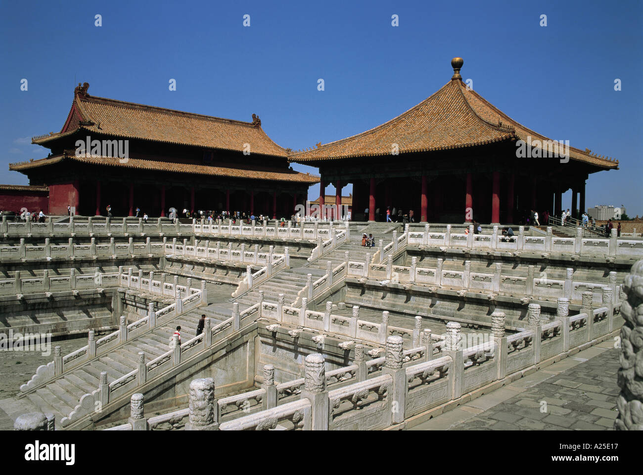 COURTYARD AND STEPS IN FORBIDDEN CITY BEIJING CHINA Stock Photo - Alamy