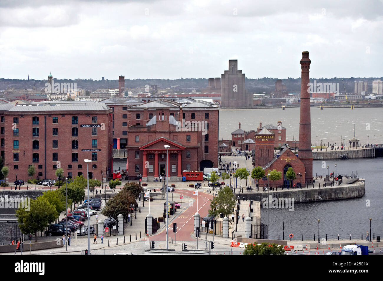 Albert dock cranes hi-res stock photography and images - Alamy
