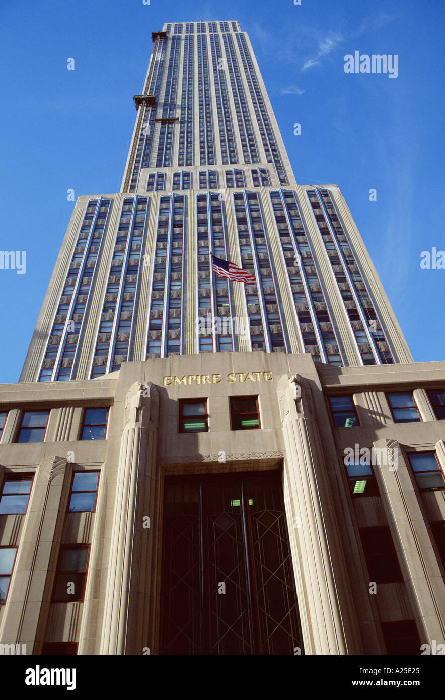 LOW ANGLE OF EMPIRE STATE BUILDING NEW YORK USA Stock Photo - Alamy