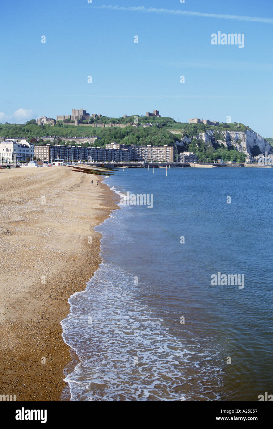 Beach coast dover castle kent hi-res stock photography and images - Alamy