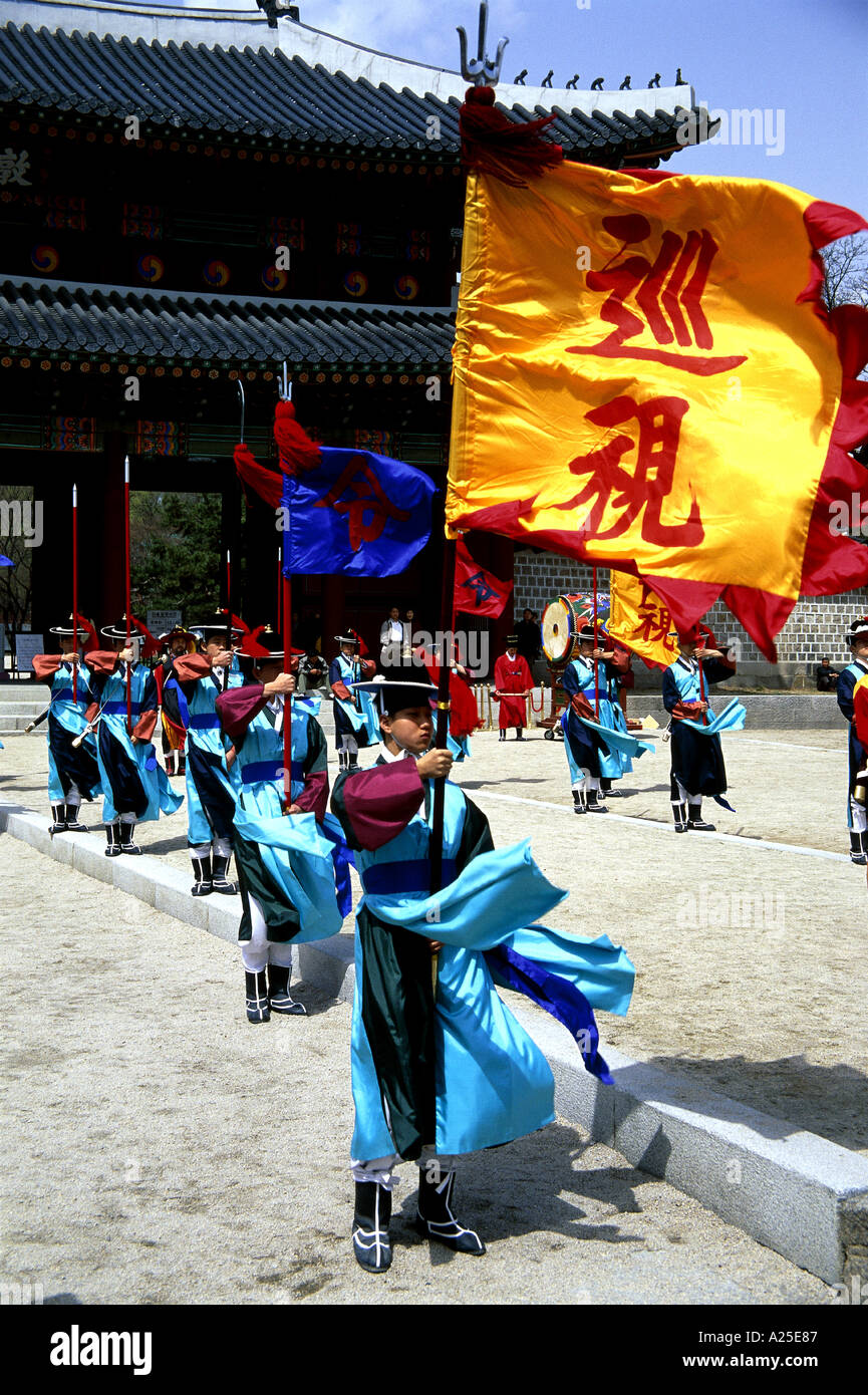 Changdeokgung palace guards hi-res stock photography and images - Alamy