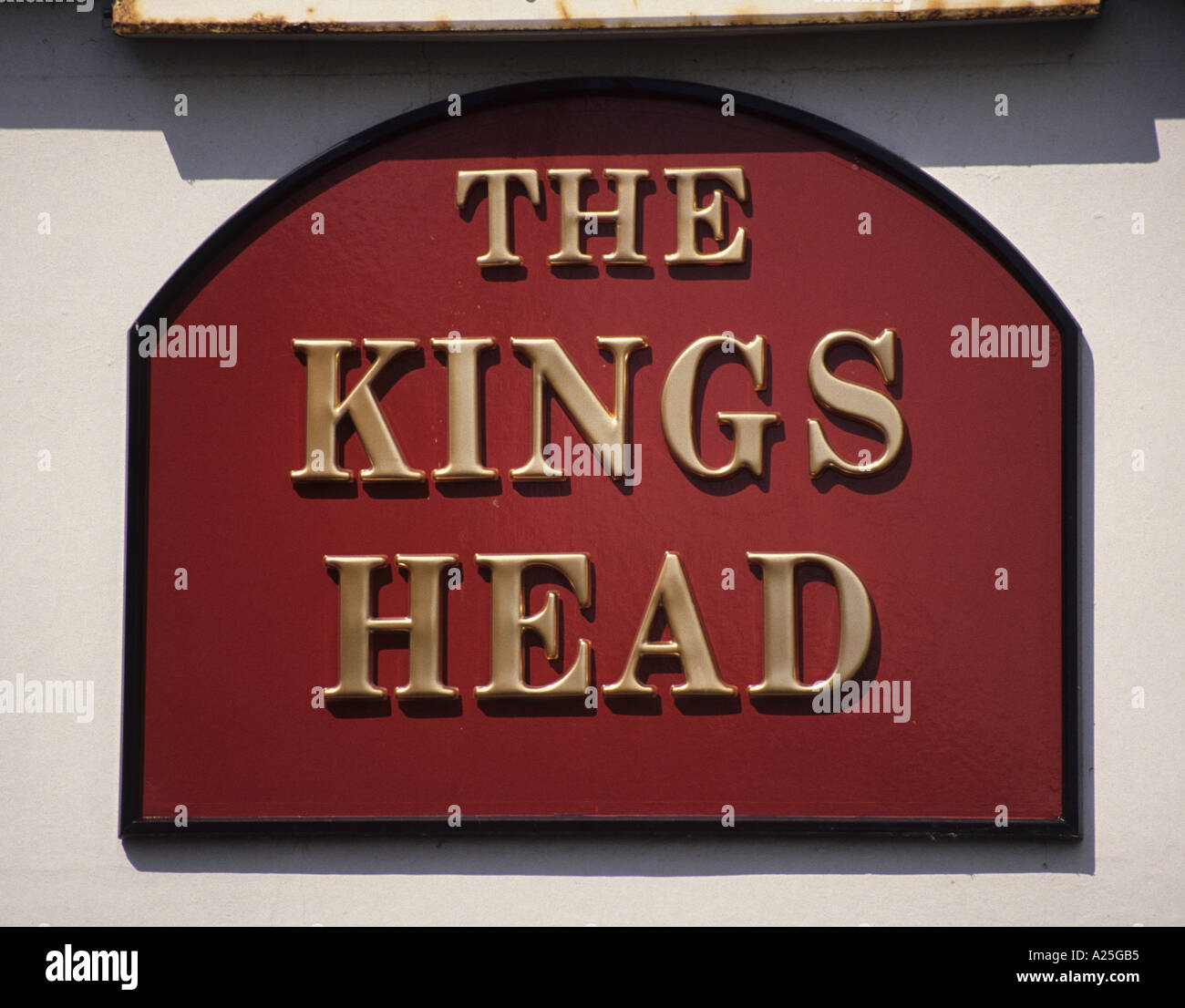 Kings head inn pub sign hi-res stock photography and images - Alamy