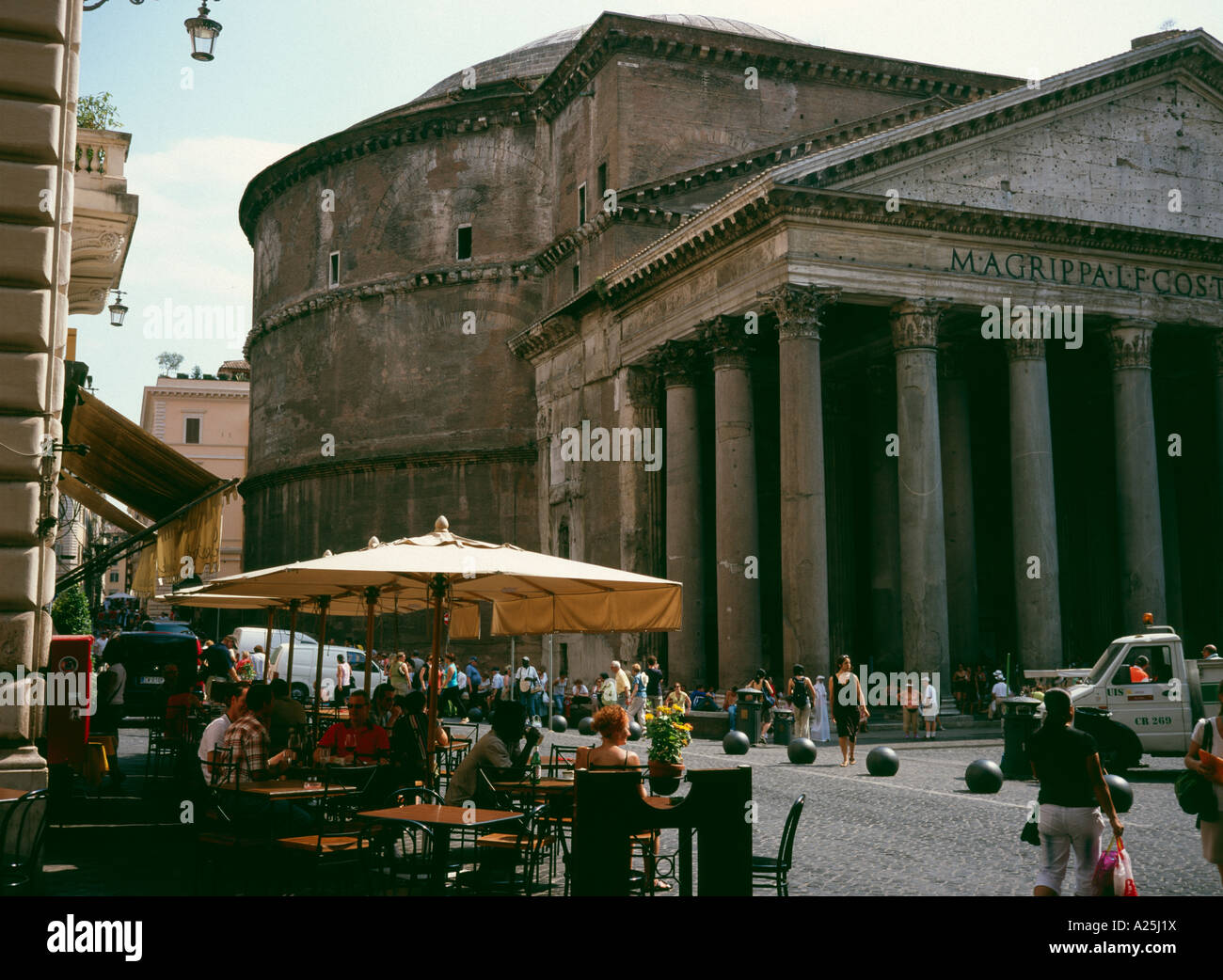 Pantheon and Piazza della Rotunda in Rome, Italy Stock Photo - Alamy