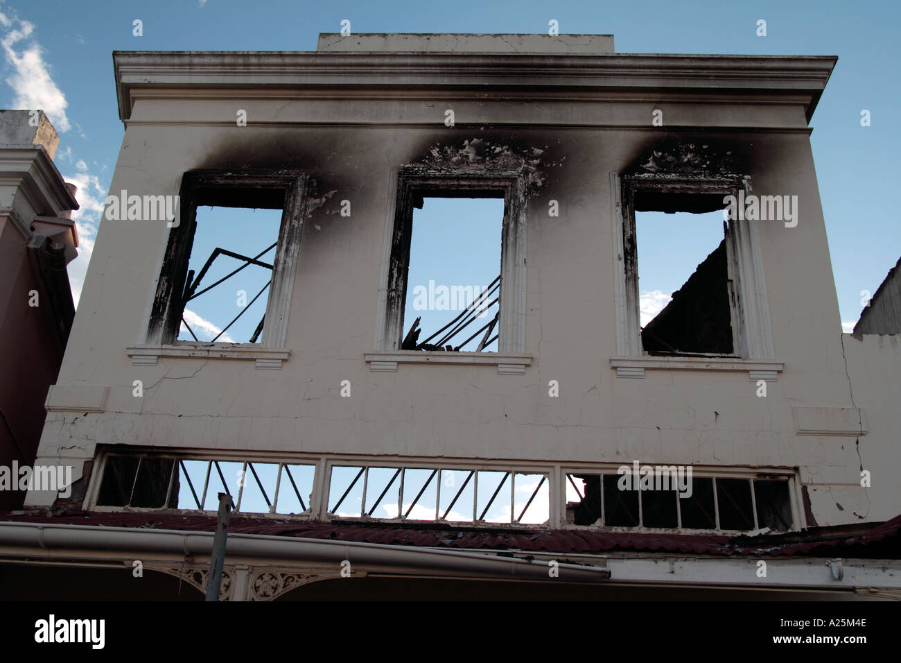 Fire damaged building hi-res stock photography and images - Alamy