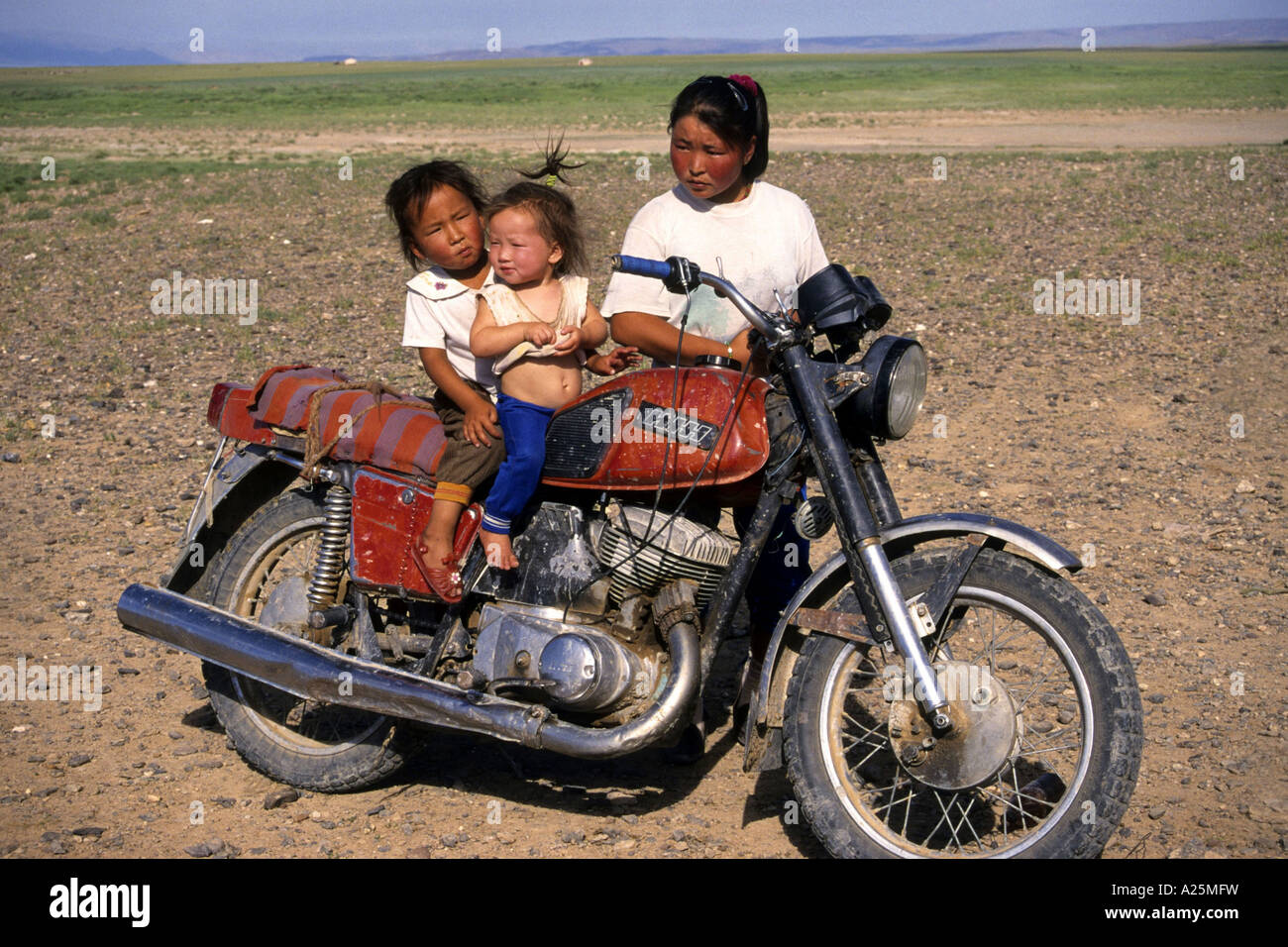 Family with Motorcycle, Mongolia, Wueste Gobi Stock Photo - Alamy