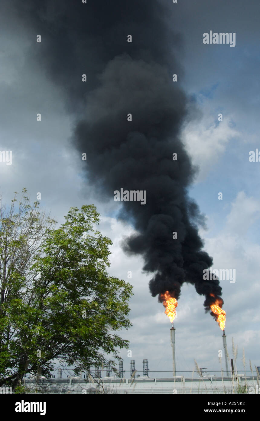 Burning gas flare from refinery hi-res stock photography and images - Alamy