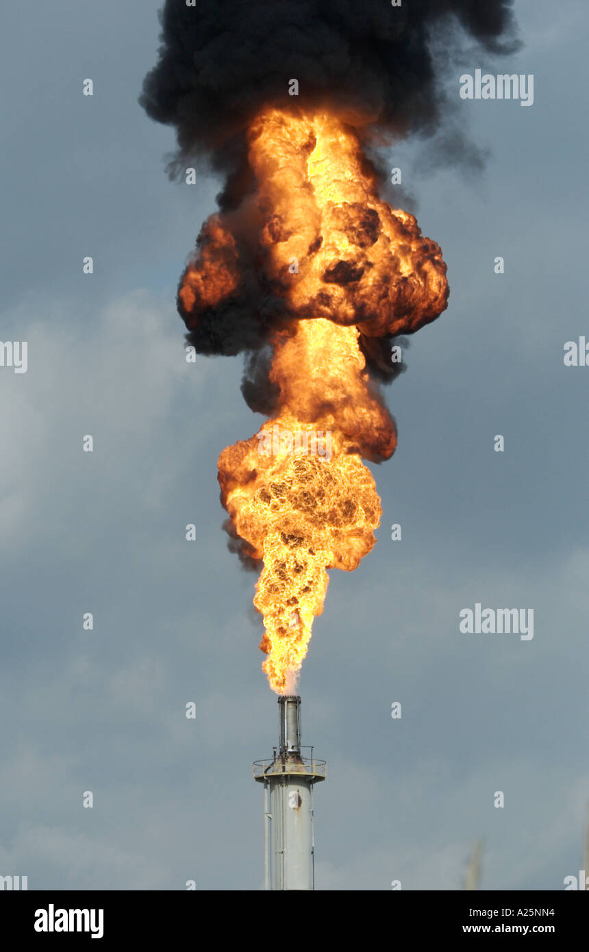 Intense hot fires burning from oil refinery flares Stock Photo - Alamy