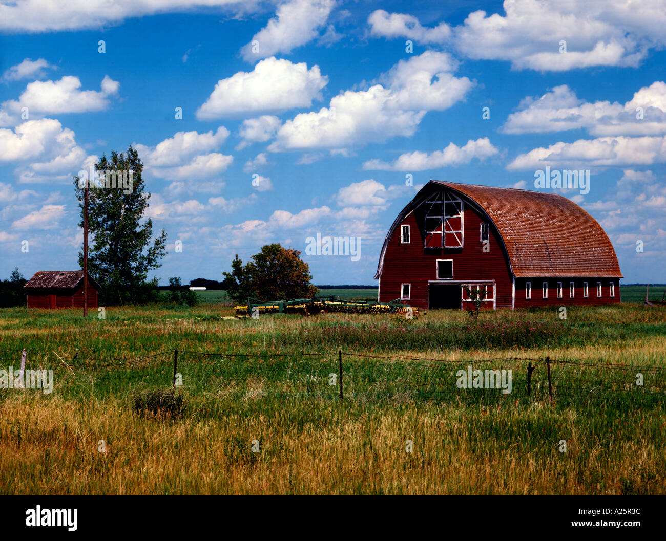 Old weathered red barn on the prairies of North Dakota Stock Photo - Alamy