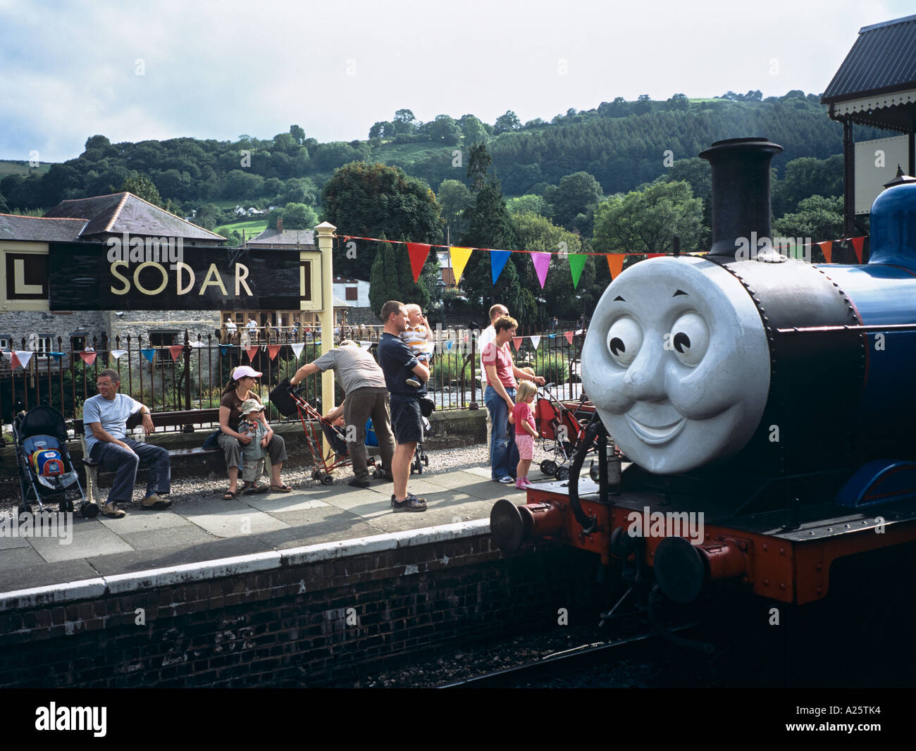 THOMAS the TANK ENGINE STEAM TRAIN in Llangollen station. Llangollen ...