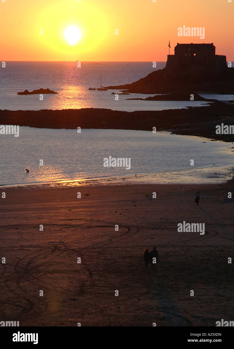 Sunset Waterfront Grand Be Isle Saint Malo Sant Maloù San S Breton ...