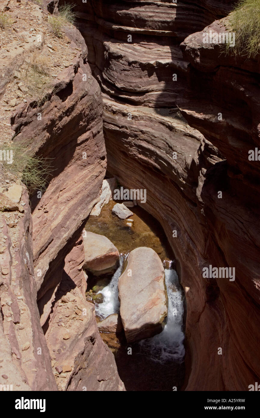 The DEER CREEK NARROWS cuts dramatically through a layer of TAPEATS ...