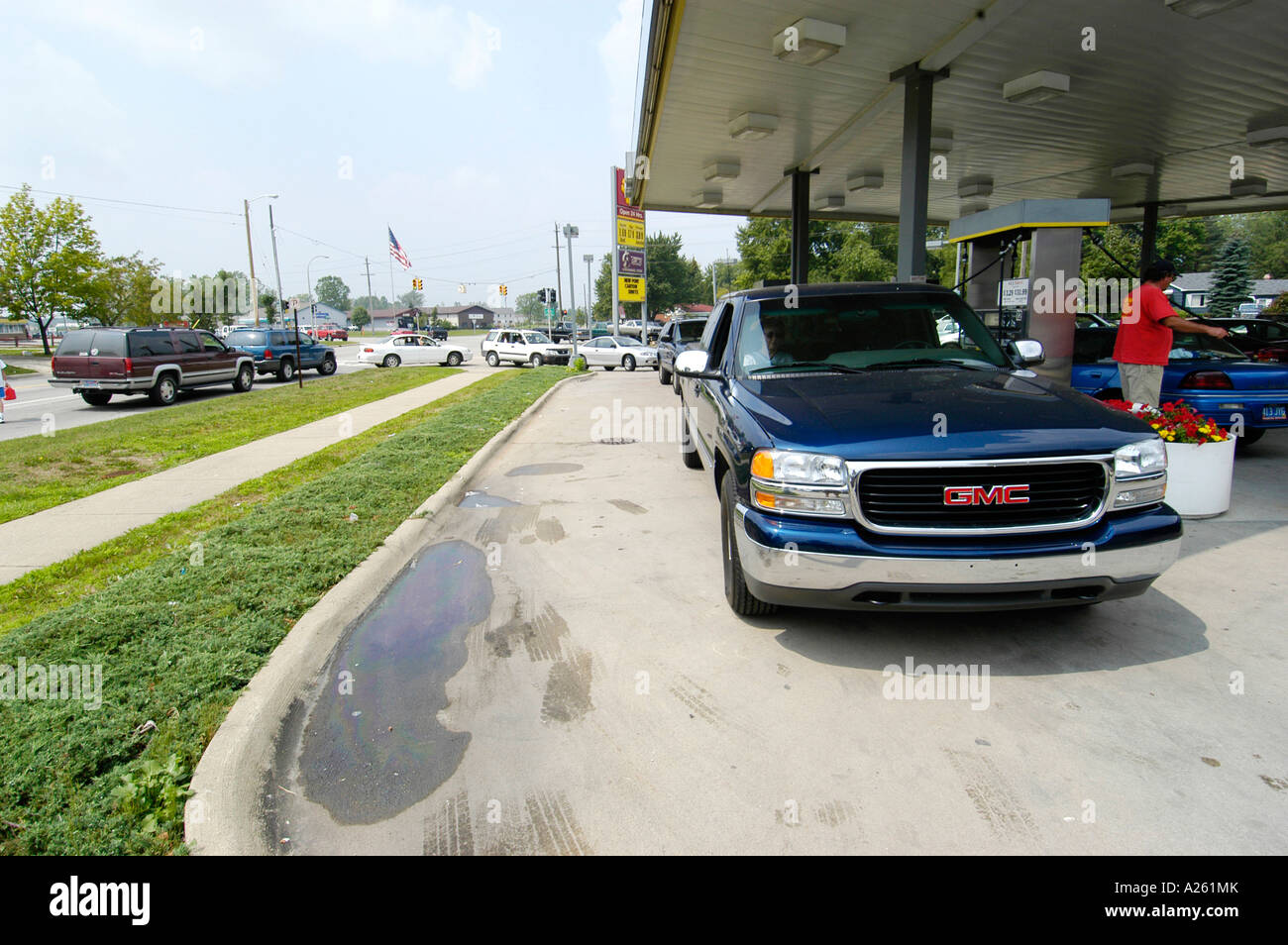 Long lines at gas station hi-res stock photography and images - Alamy