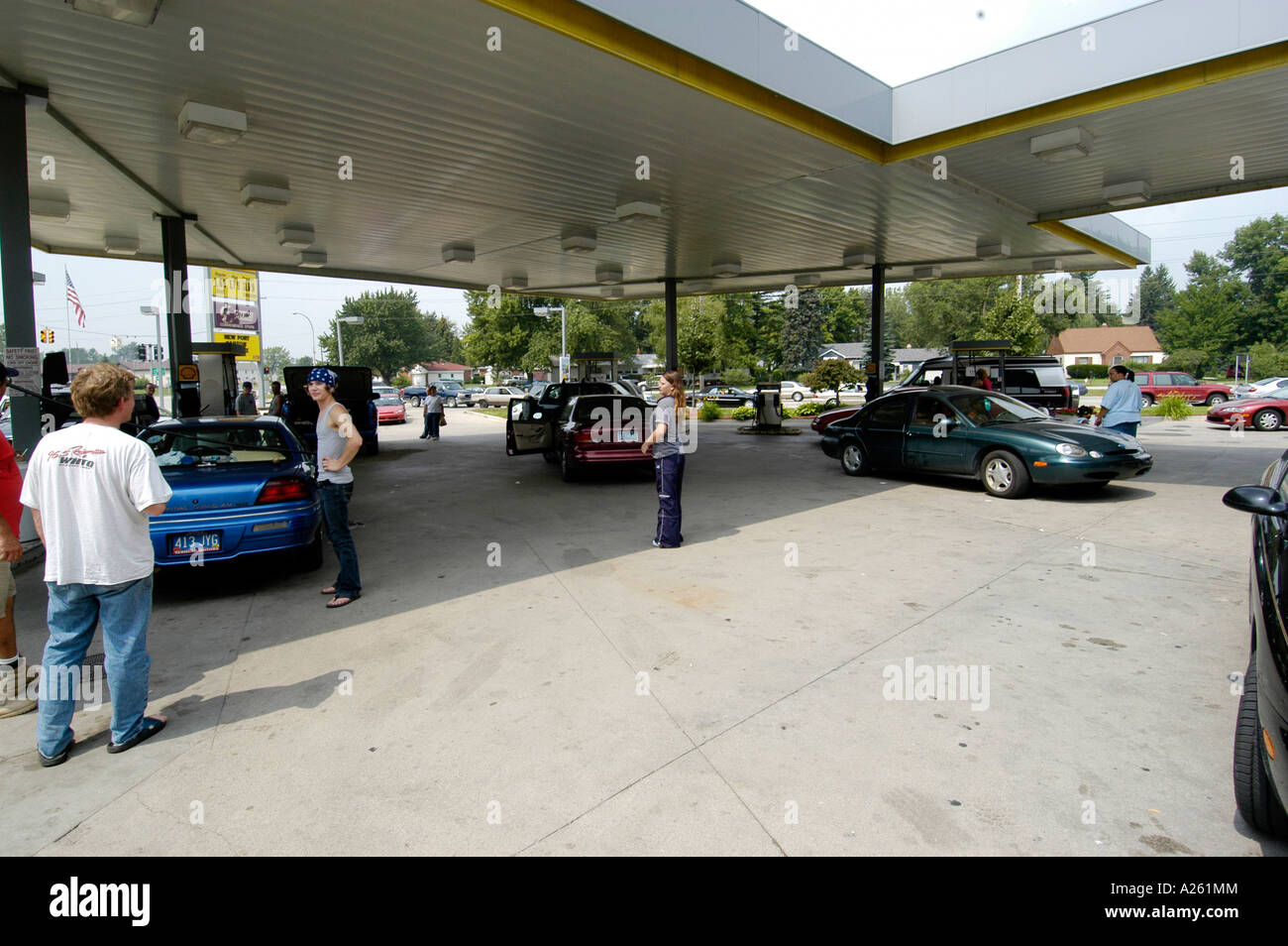 Long lines form at gas station during gasoline shortage Stock Photo - Alamy