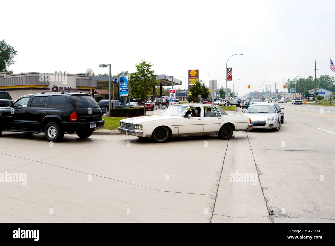 Long lines form at gas station during gasoline shortage Stock Photo - Alamy