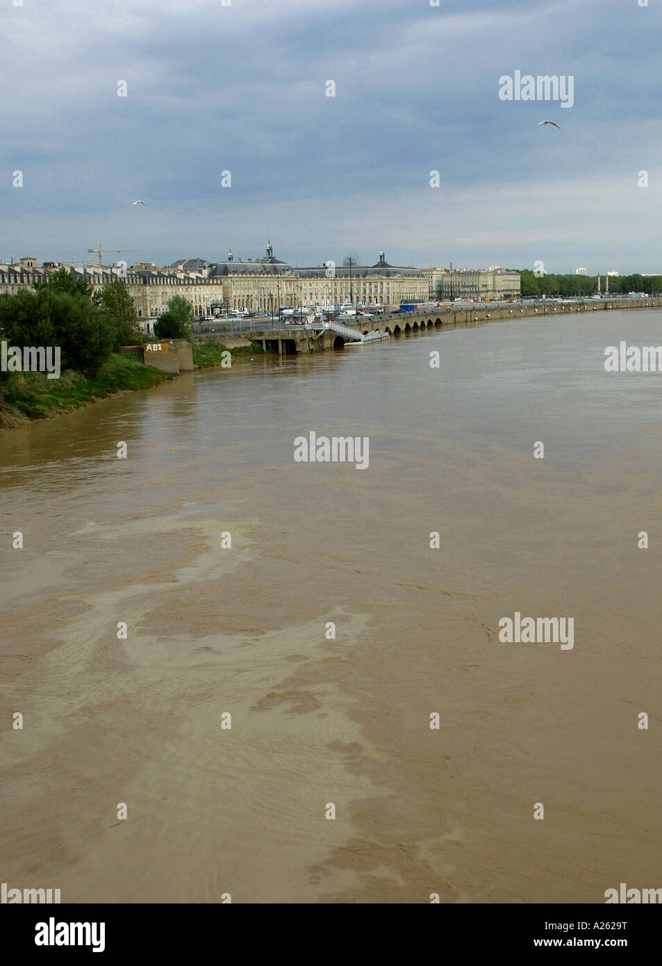 Bordeaux river front hi-res stock photography and images - Alamy