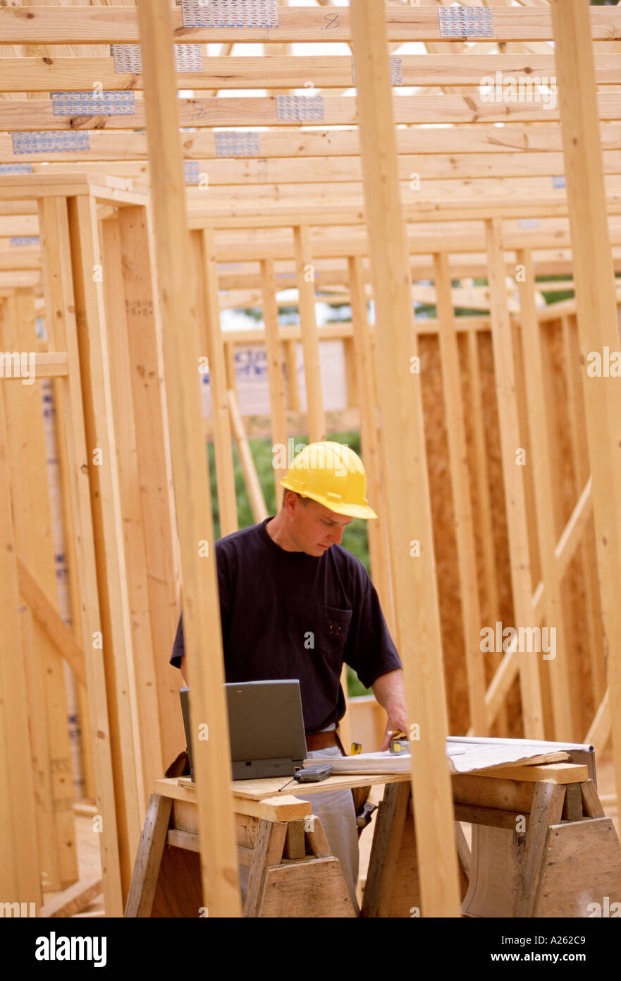 BUILDER ON CONSTRUCTION SITE Stock Photo - Alamy