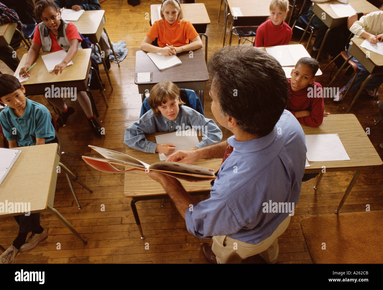 TEACHER WITH CLASS OF PRIMARY SCHOOL CHILDREN Stock Photo - Alamy