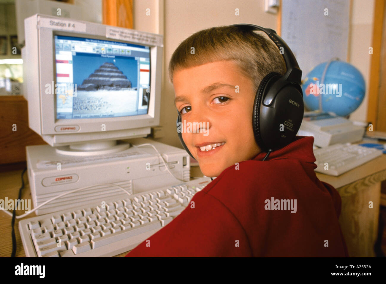 Boy eyes working on computer hi-res stock photography and images - Alamy