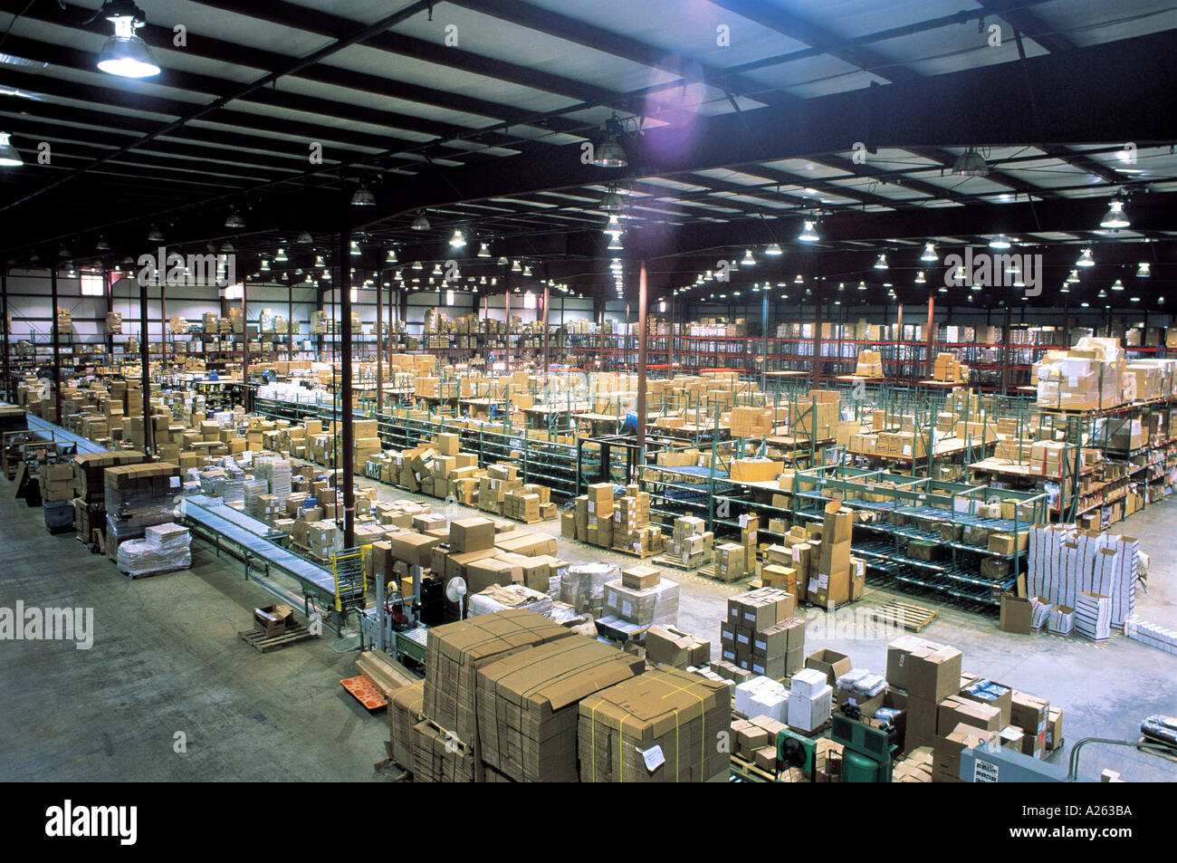 INTERIOR OF LARGE FACTORY WAREHOUSE Stock Photo - Alamy