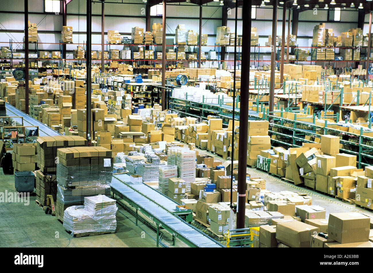 INTERIOR OF LARGE FACTORY WAREHOUSE Stock Photo - Alamy