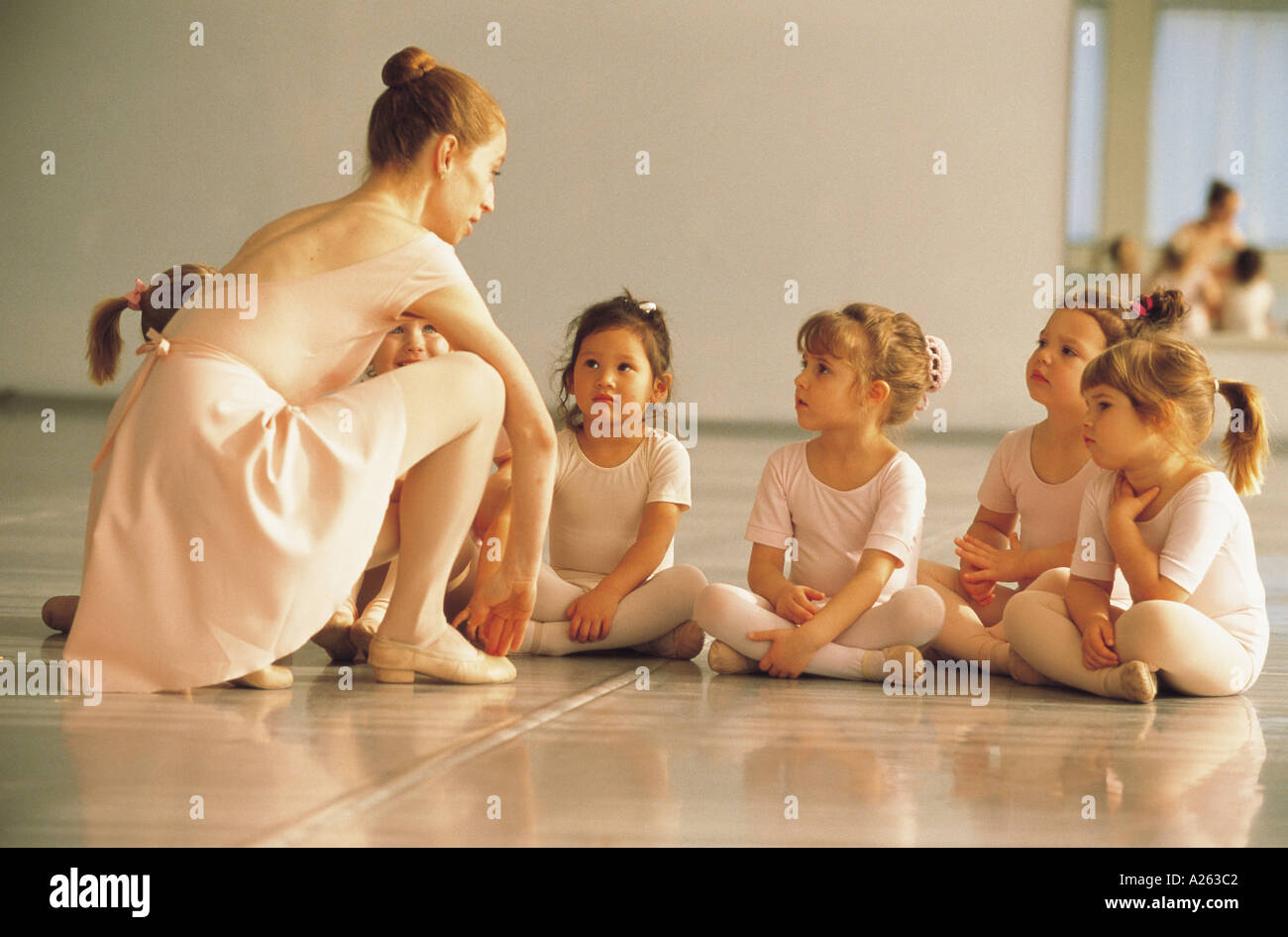 Ballet teachers hi-res stock photography and images - Alamy