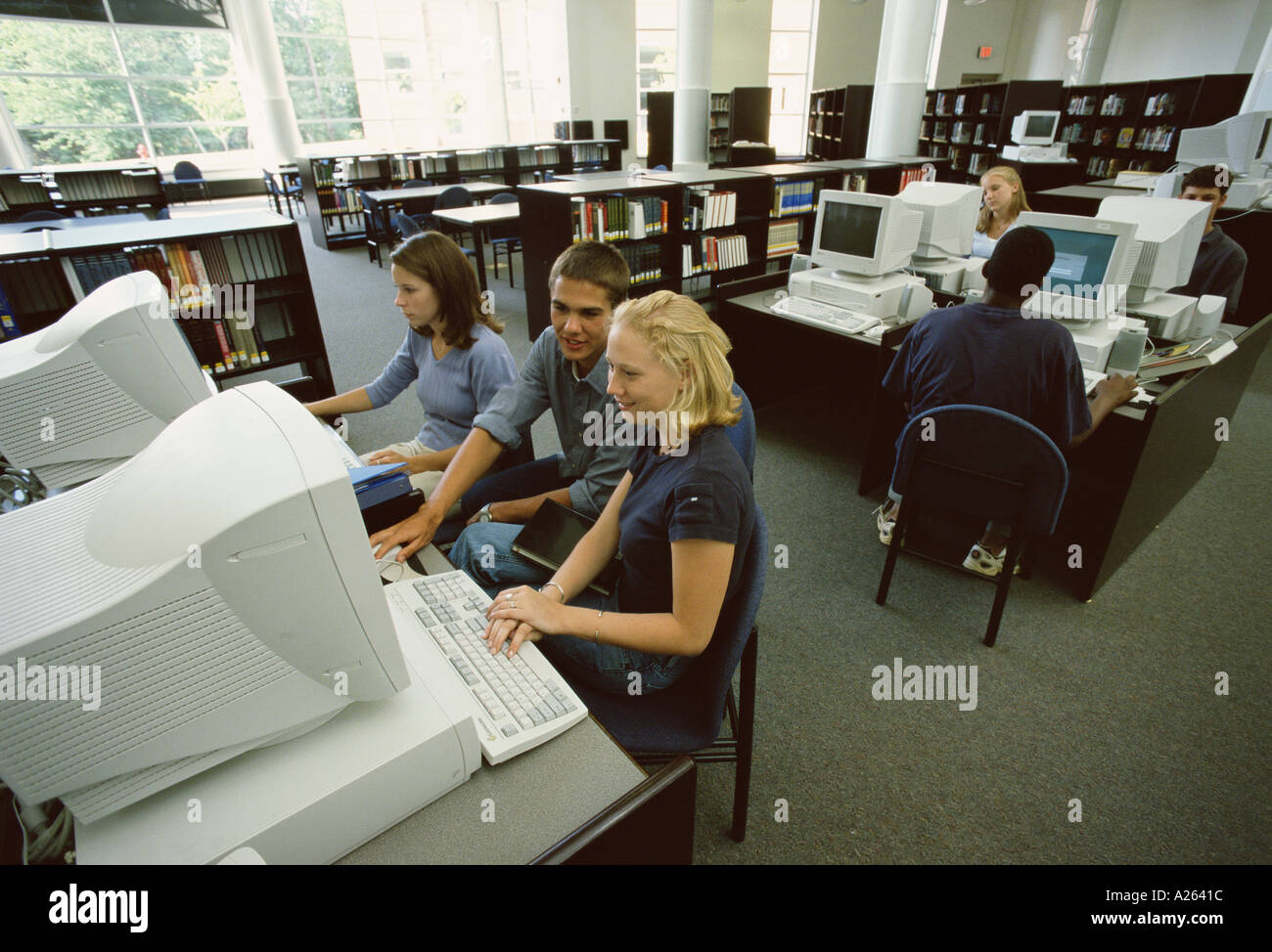 STUDENTS WORKING ON COMPUTERS IN LIBRARY Stock Photo - Alamy