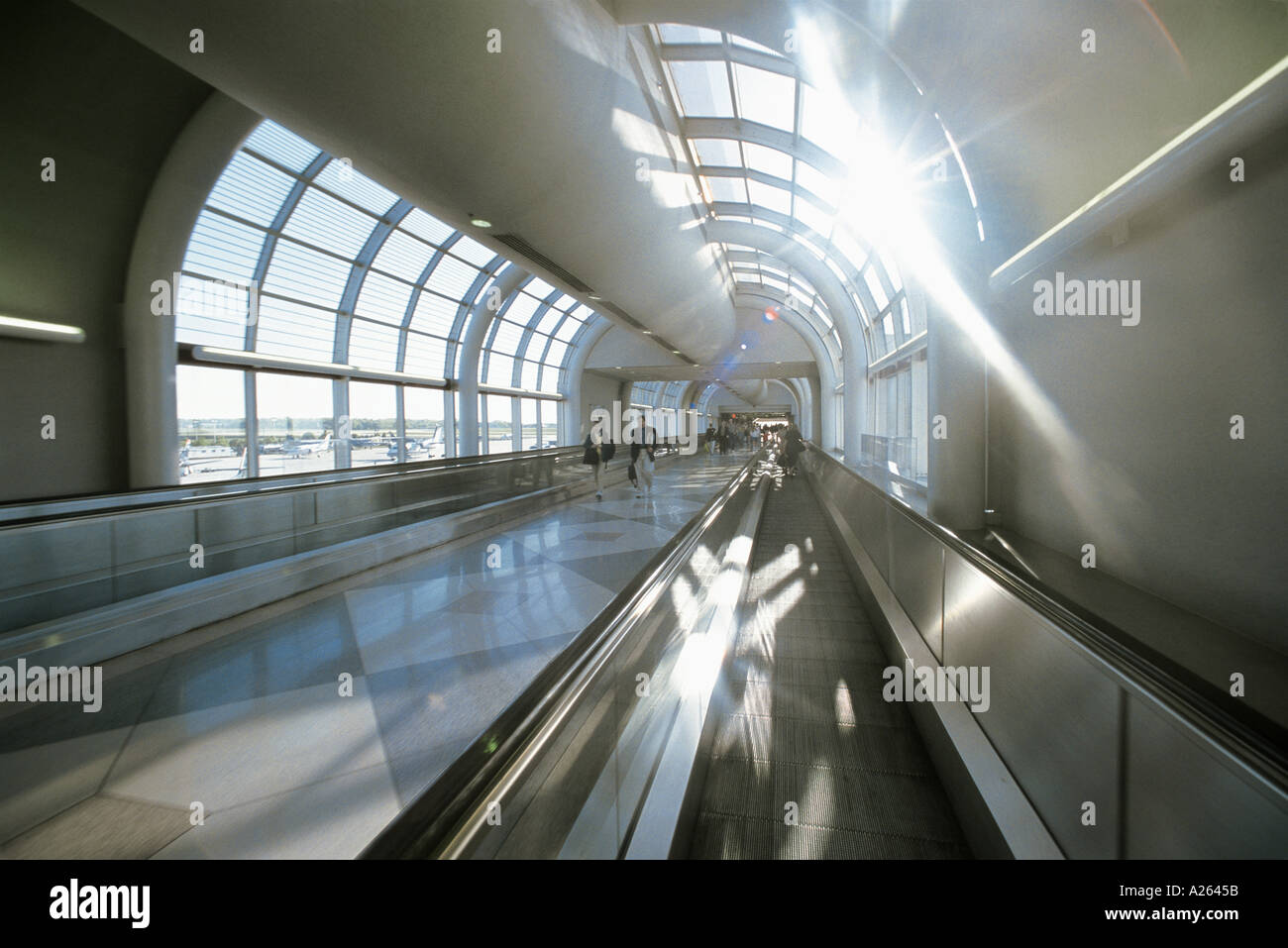 Moving walkways in airport hi-res stock photography and images - Alamy