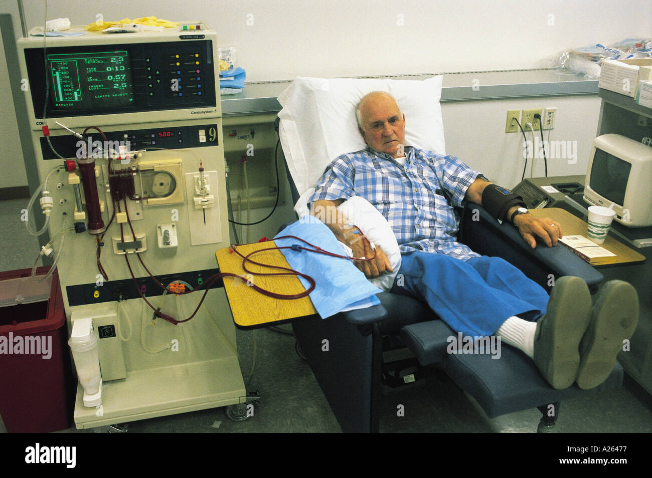 Dialysis patient connected dialysis machine hi-res stock photography ...