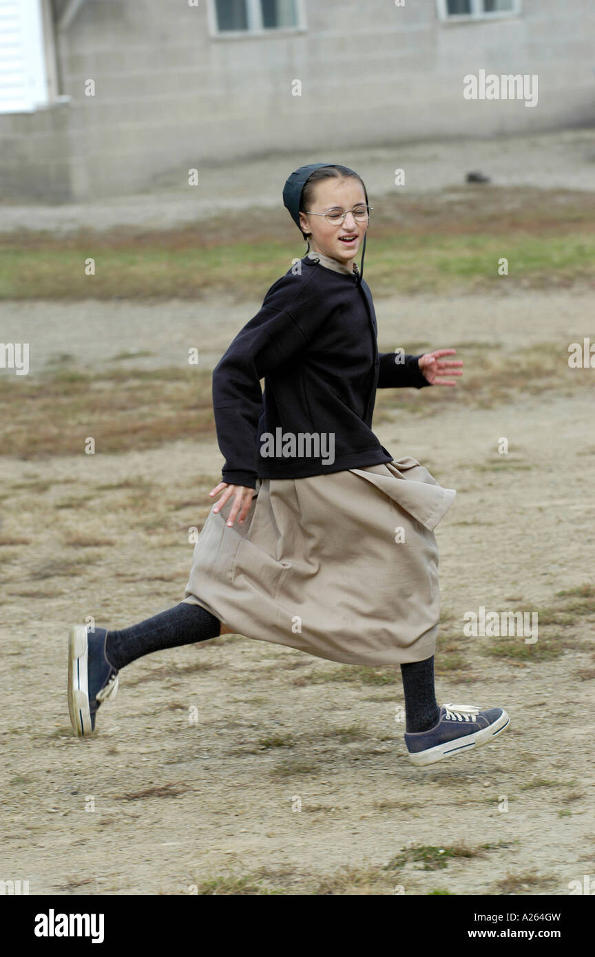 Amish children playing hi-res stock photography and images - Alamy