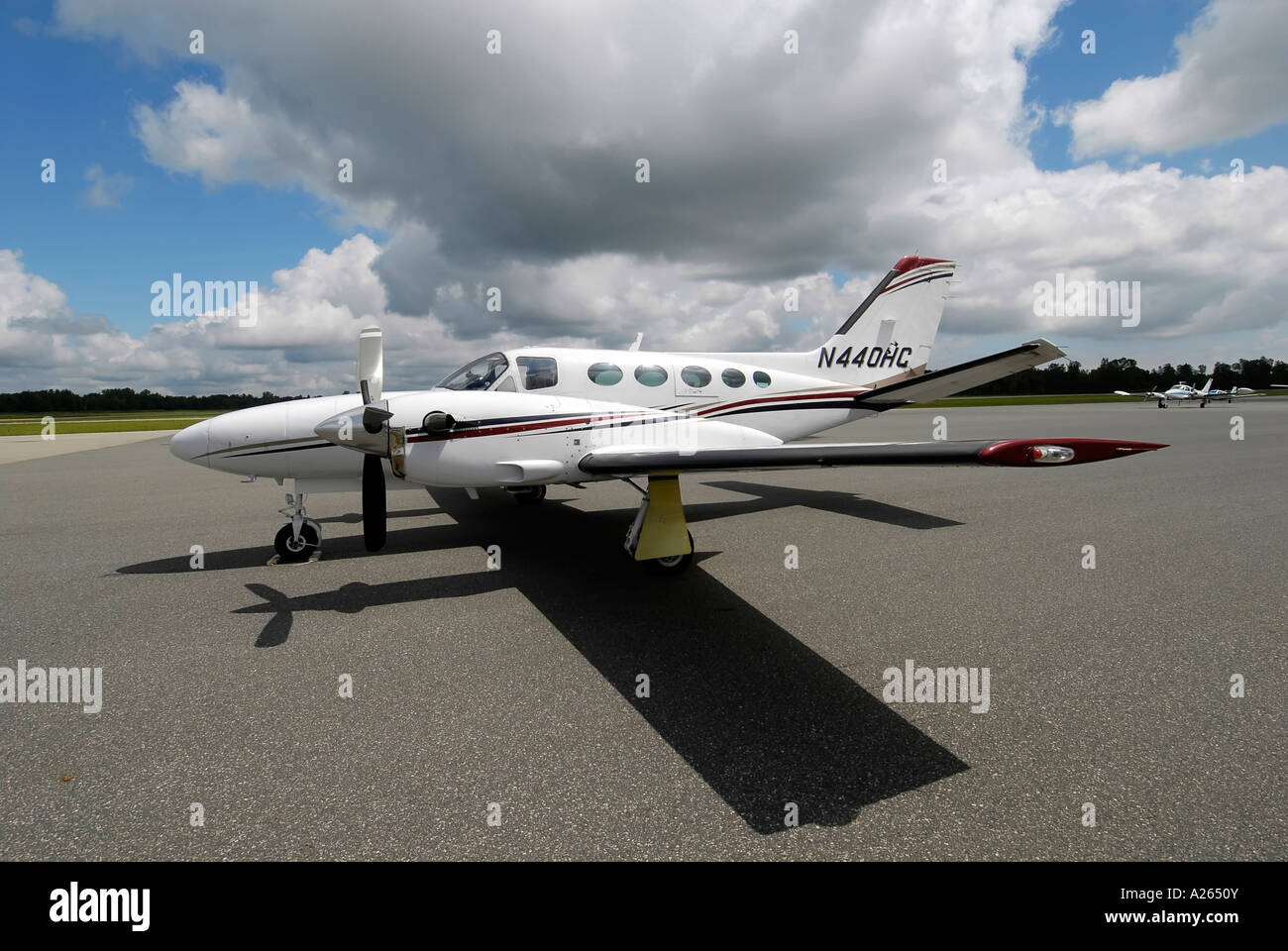 Small twin engine aircraft on the tarmac Stock Photo - Alamy