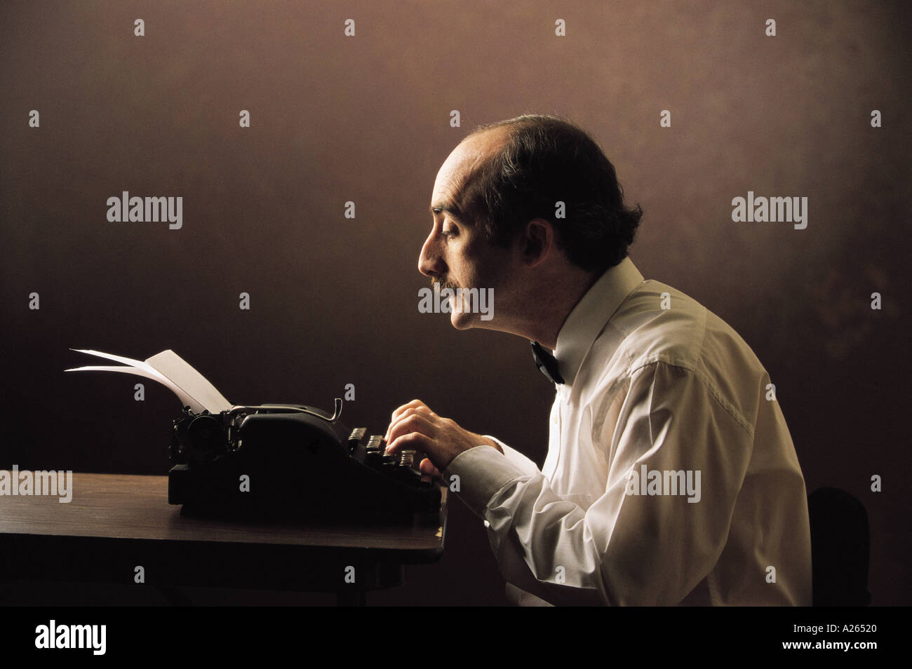 SIDE VIEW OF MAN USING OLD FASHIONED TYPEWRITER Stock Photo - Alamy