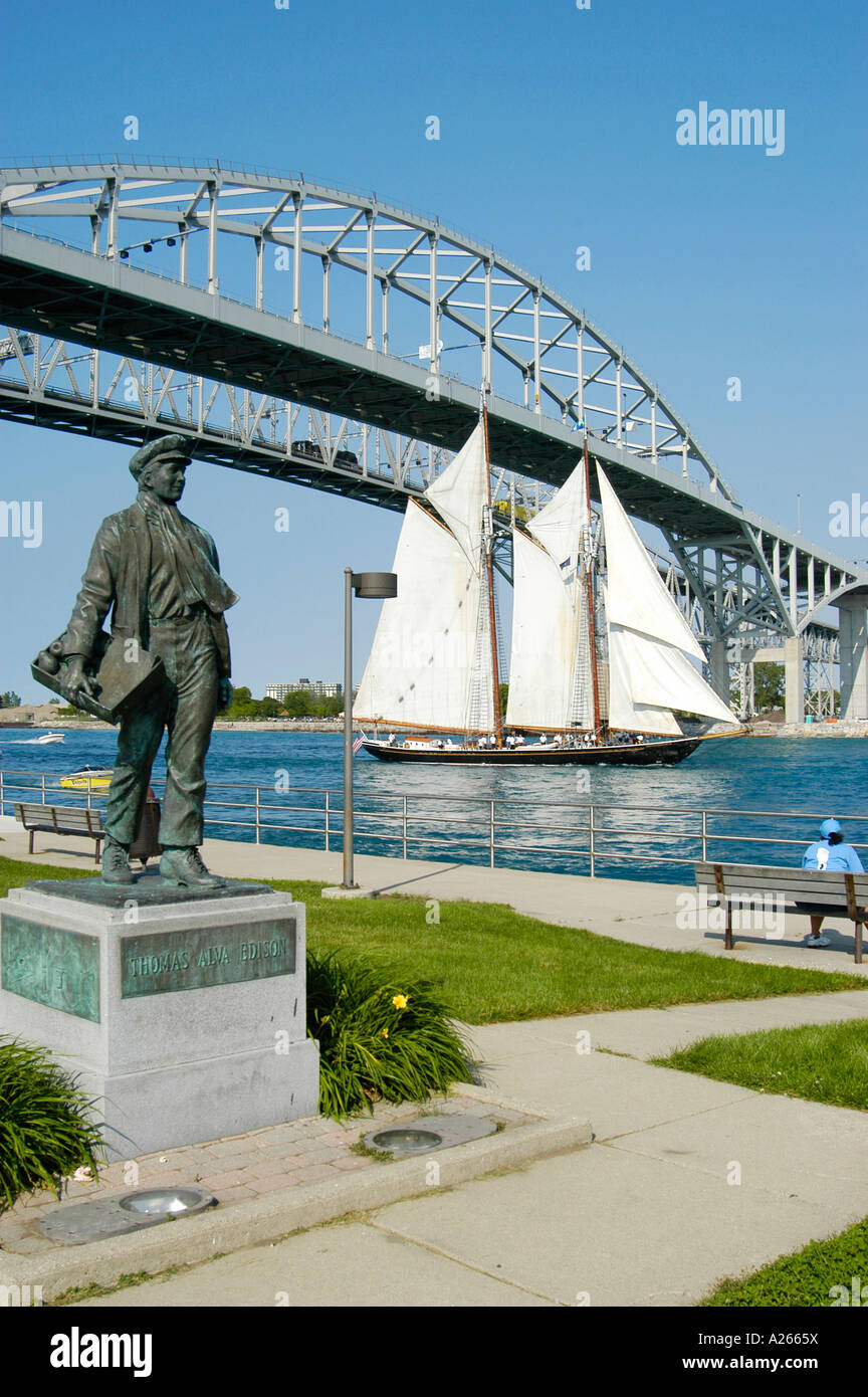 The Tall Ship Highlander sails under the Blue Water International ...