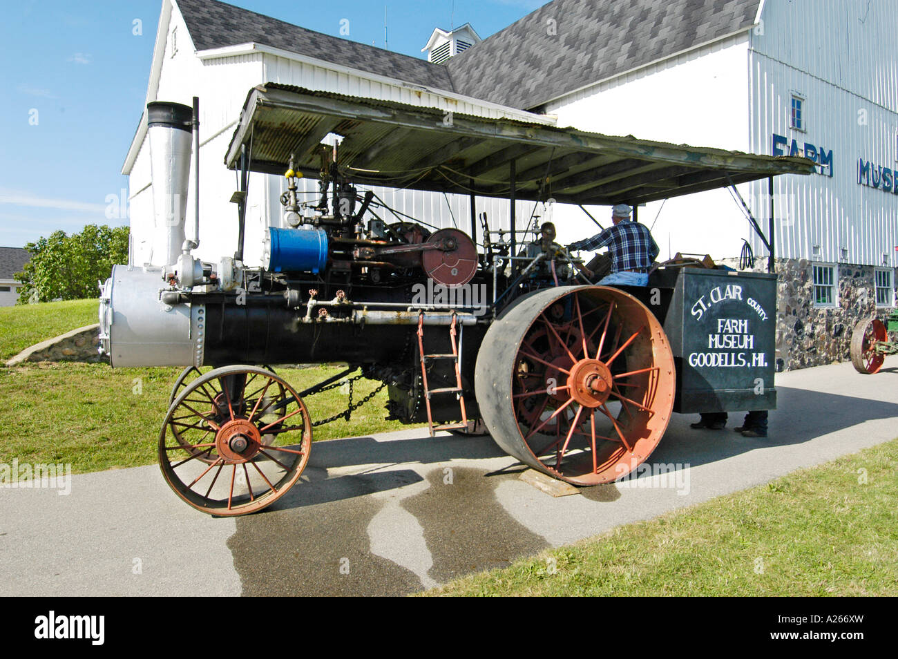 Historic steam powered farm tractor Stock Photo - Alamy