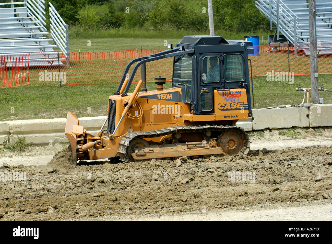 Bull dozer hi-res stock photography and images - Alamy