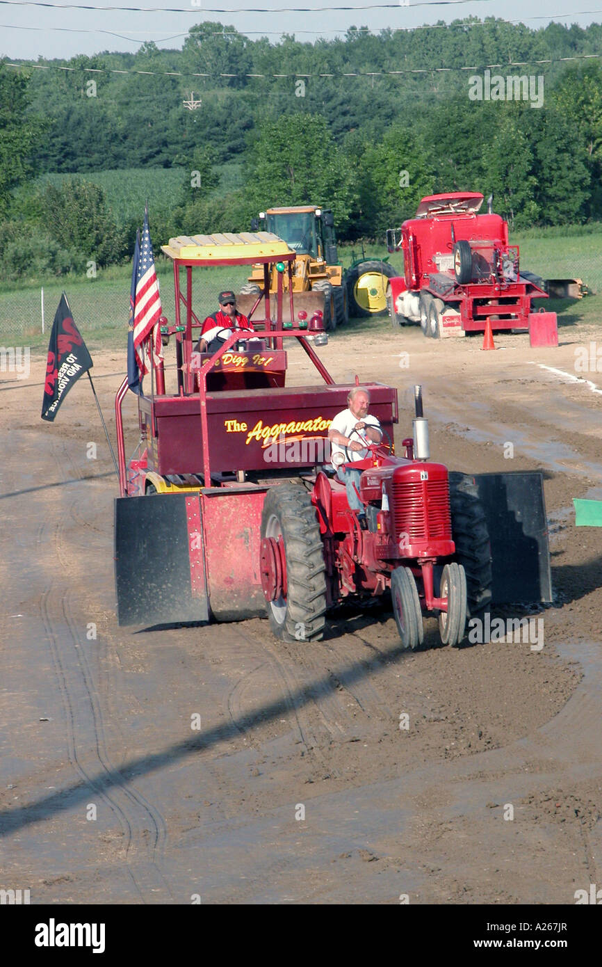 Tractor pull hi-res stock photography and images - Alamy
