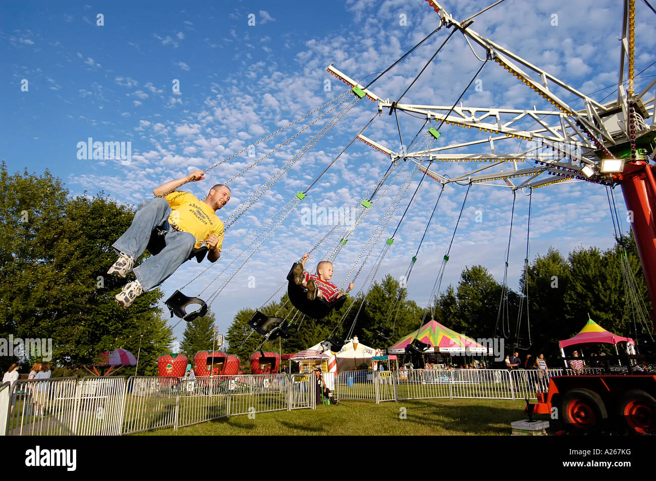 Public participates in carnival activities during July 4 celebration ...