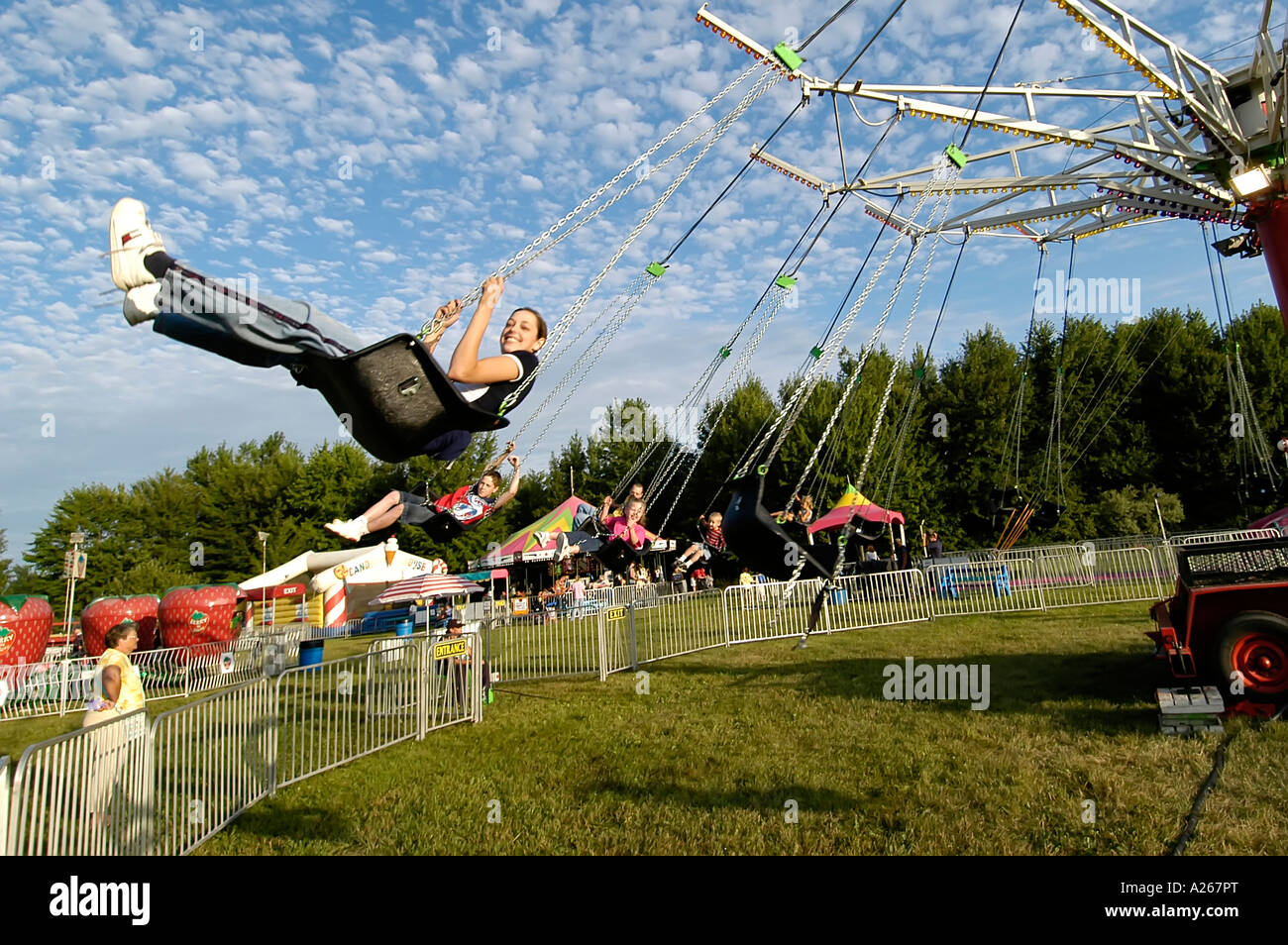 Public participates in carnival activities during July 4 celebration ...
