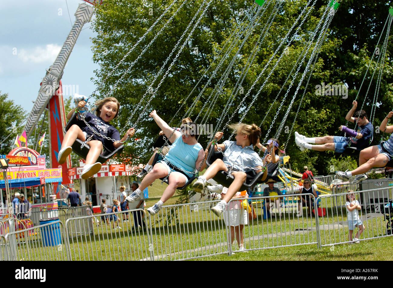 Public participates in carnival activities during July 4 celebration ...