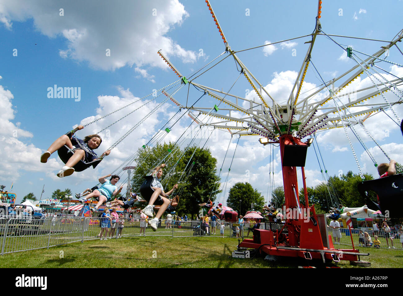 Public participates in carnival activities during July 4 celebration ...
