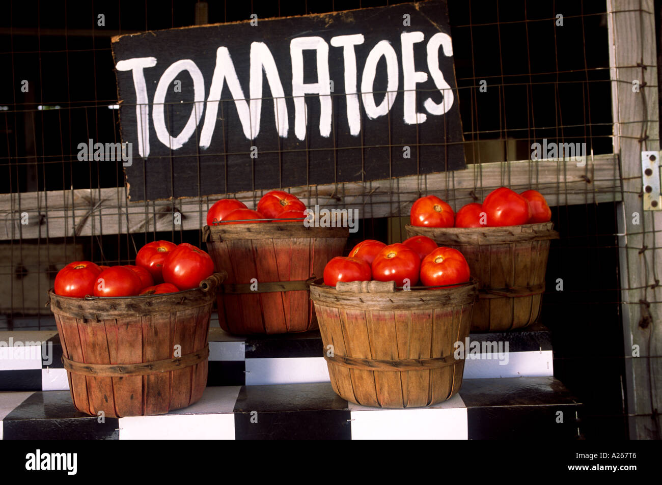 Roadside produce stand tomatoes hi-res stock photography and images - Alamy