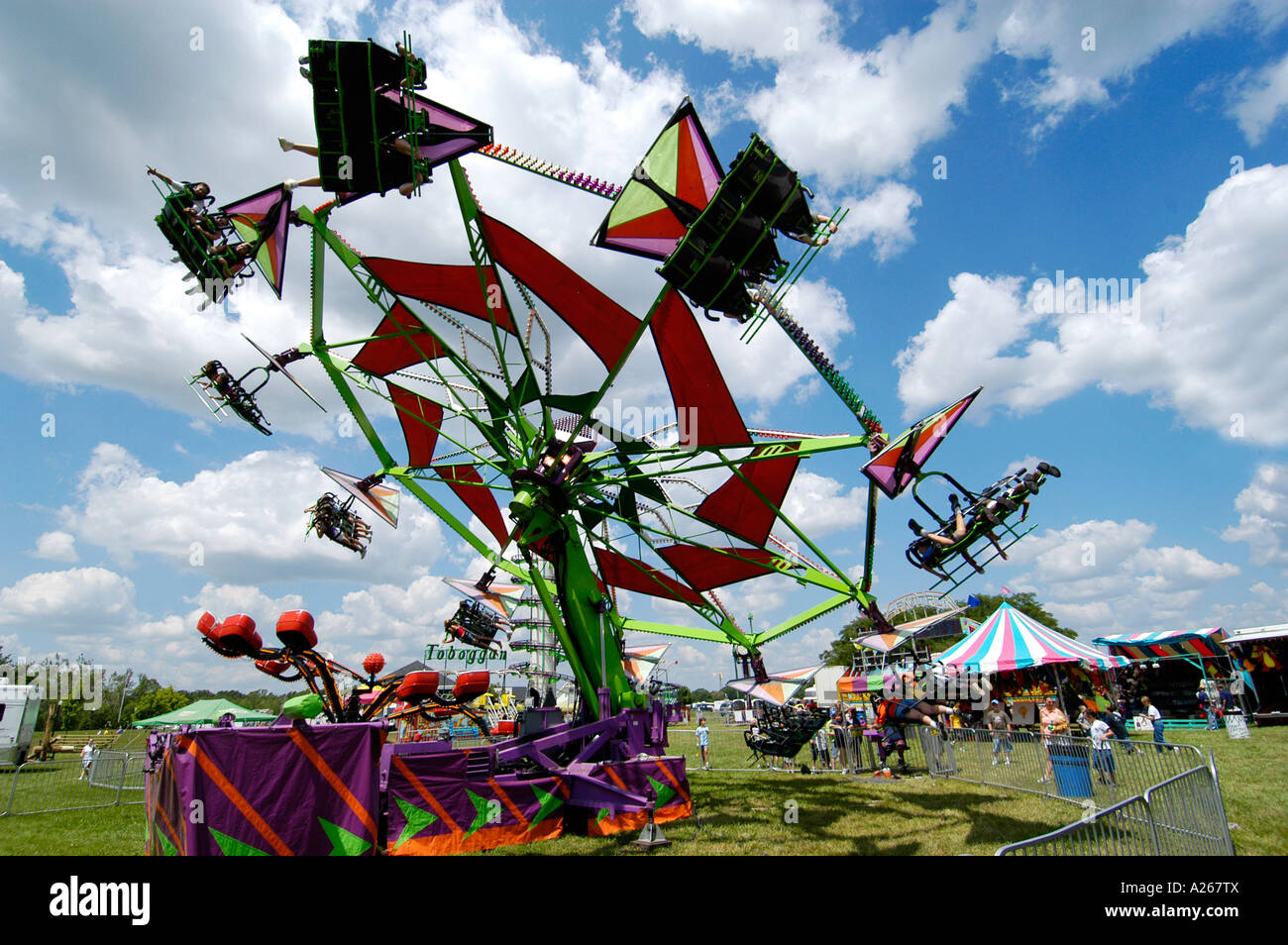 Public participates in carnival activities during July 4 celebration ...