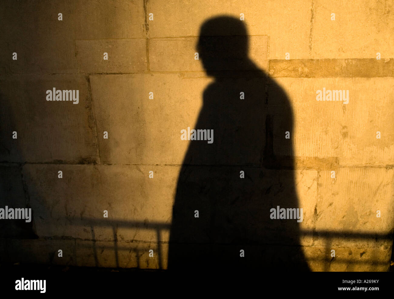 Shadow wall man hi-res stock photography and images - Alamy