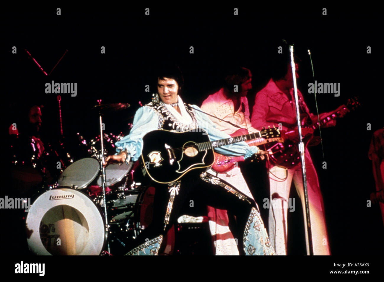 Elvis presley live vegas hi-res stock photography and images - Alamy