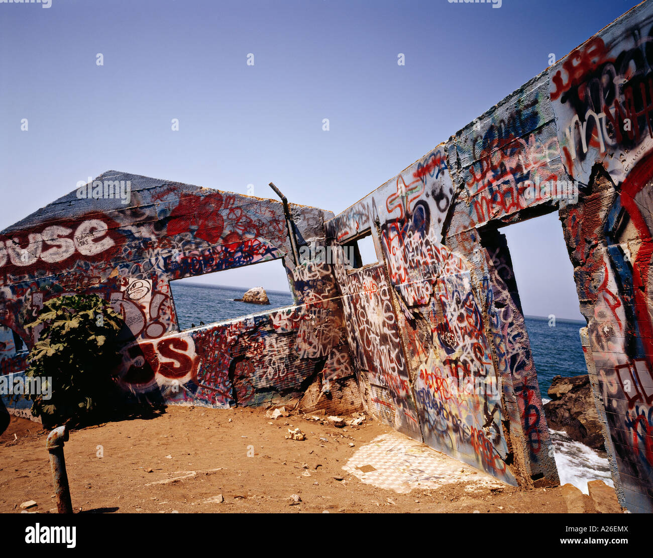 Concrete wall graffiti hi-res stock photography and images - Alamy