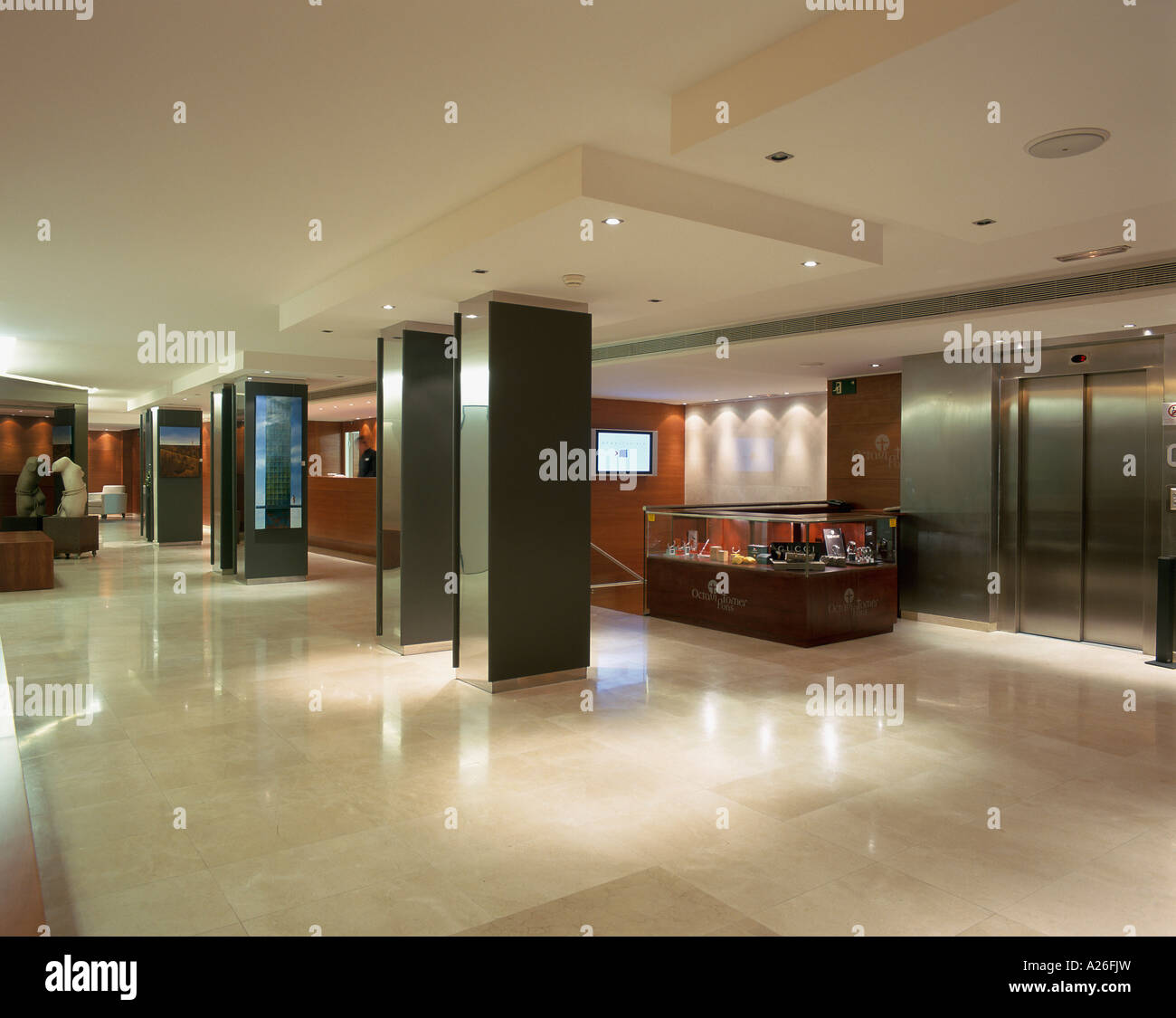 Showcase view hi-res stock photography and images - Alamy