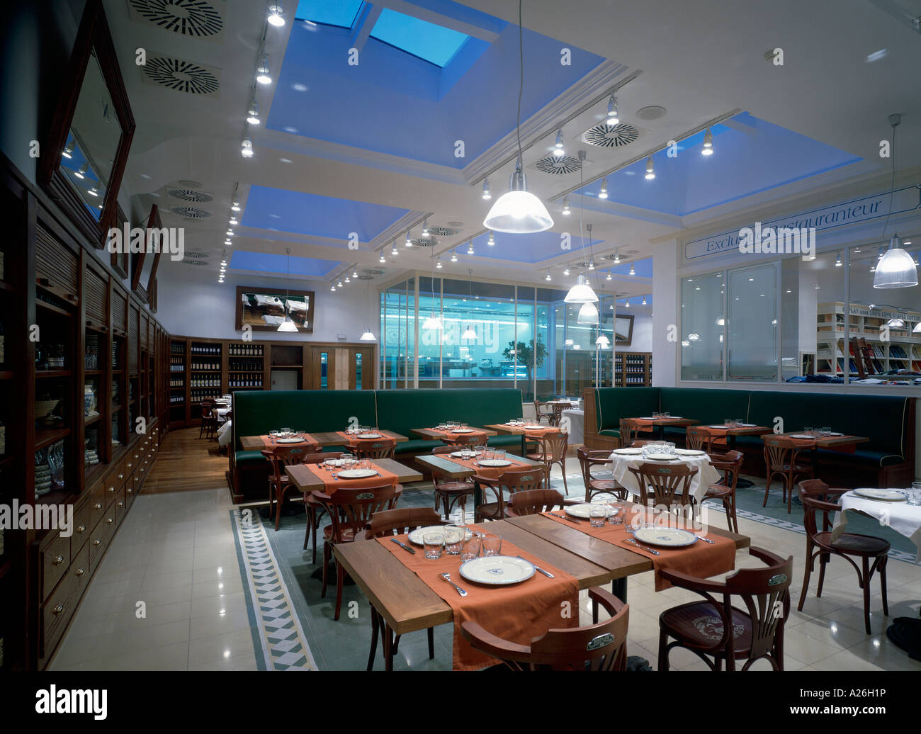 Well organized tables hi-res stock photography and images - Alamy