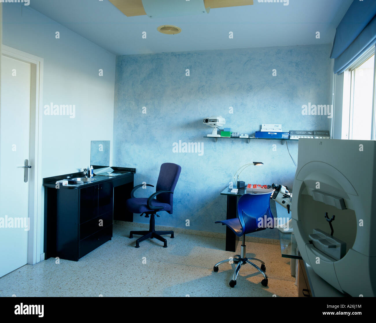 View of a well equipped laboratory Stock Photo - Alamy