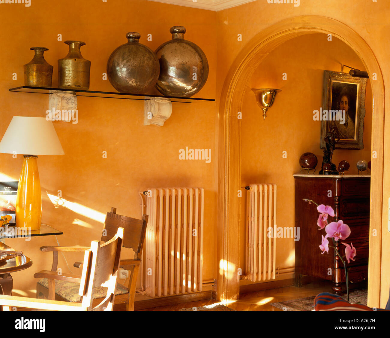 Room adorned hi-res stock photography and images - Alamy